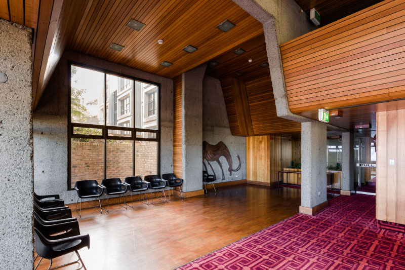 Architects versus the barbarians: Saving Sirius in the housing policy ...